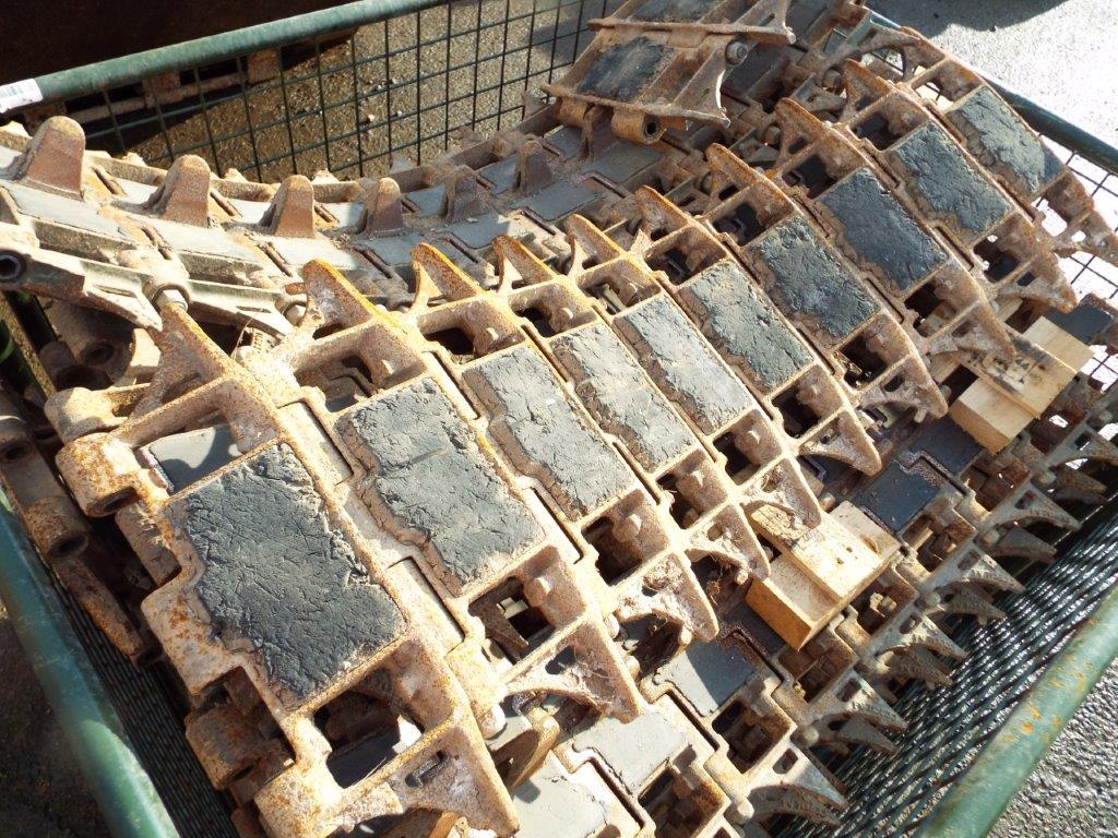 Tank Track x 10 Links CVRT' from GB Salvage. We stock a diverse range ...