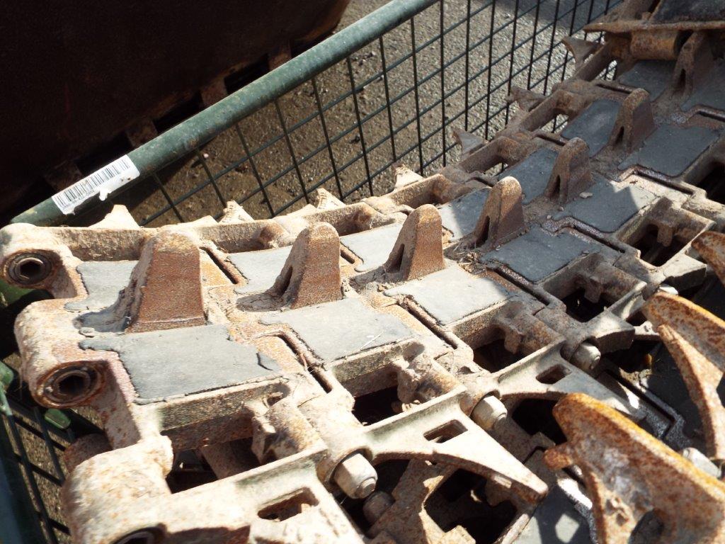Tank Track x 10 Links CVRT' from GB Salvage. We stock a diverse range ...