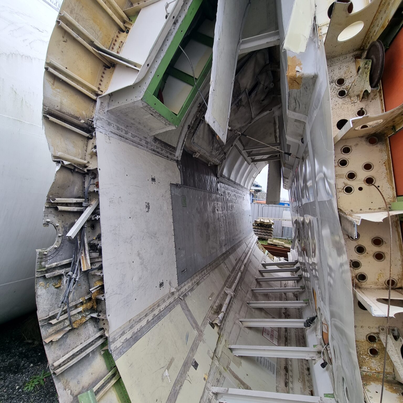737 Fuselage Section - GB Salvage